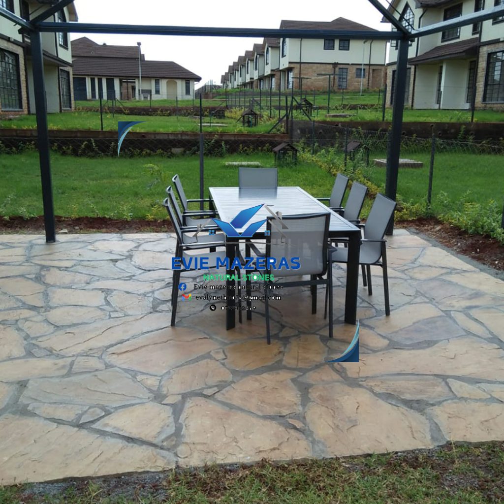 Uncut Mazeras – Evie Mazeras and Natural Stones